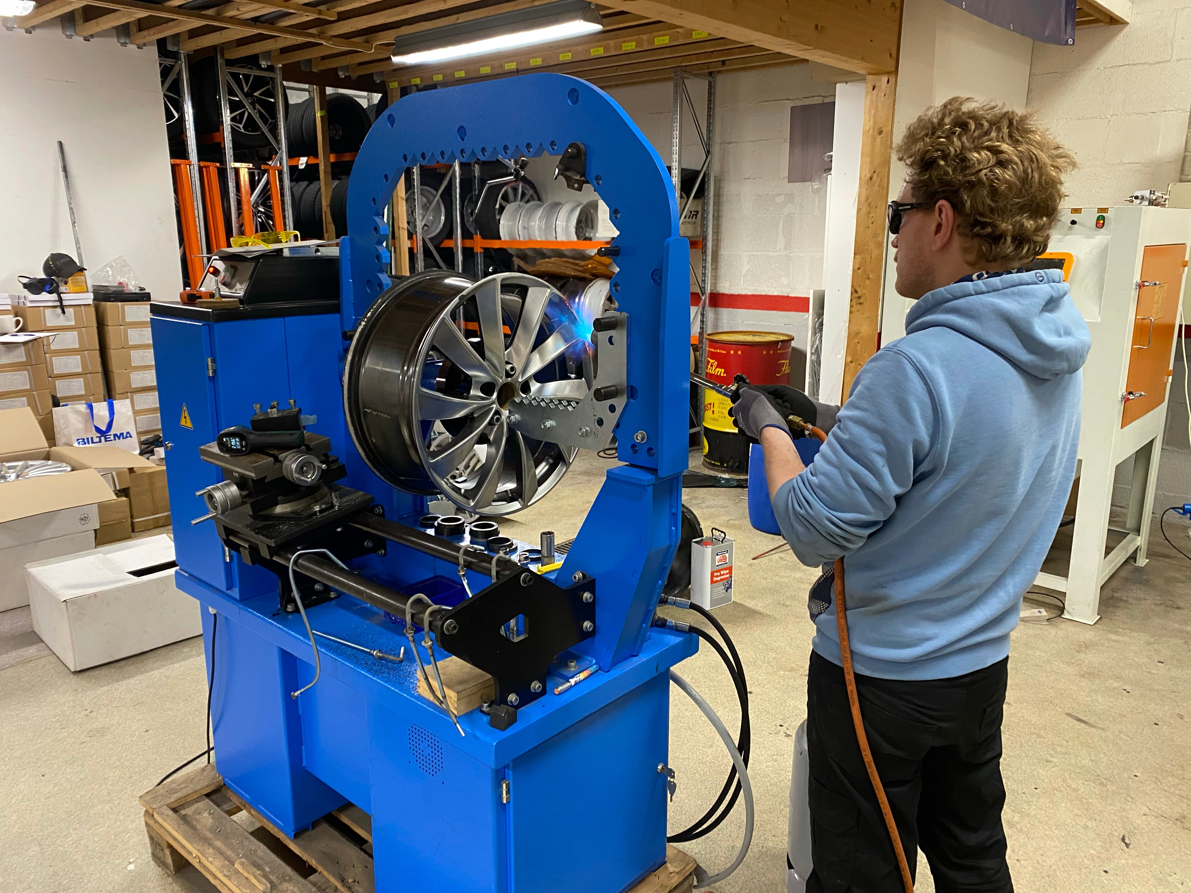 Alloy Wheel Straightening / Buckle Removal Training – Athene Precision